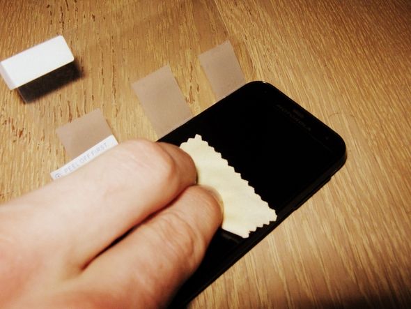 The Best Way To Apply a Screen Protector To Your Phone Or Tablet