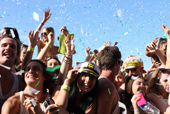 8 Tips for Using Your Smartphone at a Music Festival