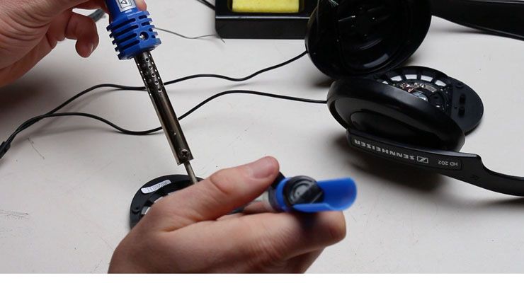 How to Fix Broken Headphones