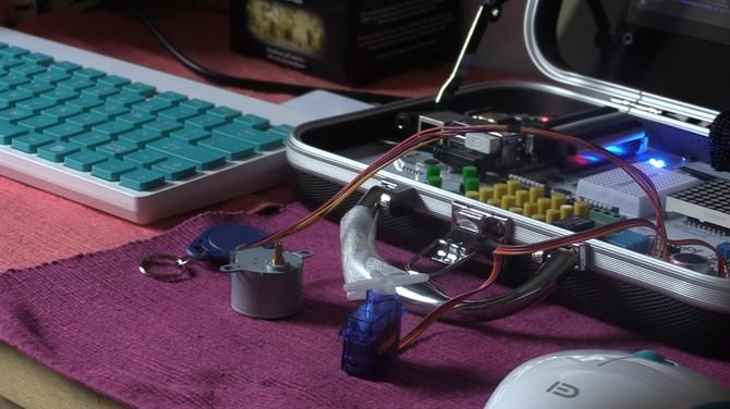 Don't Buy a Raspberry Pi Until You've Seen CrowPi All-in-One Kit ...