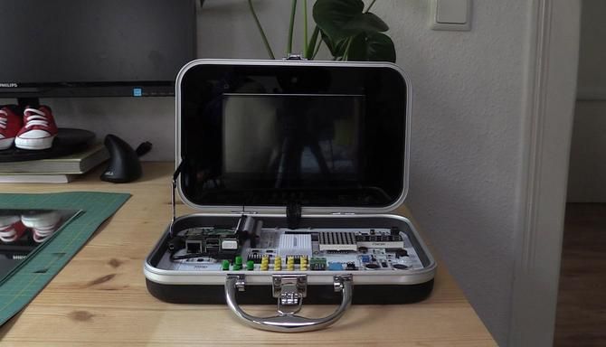 Don't Buy a Raspberry Pi Until You've Seen CrowPi All-in-One Kit ...