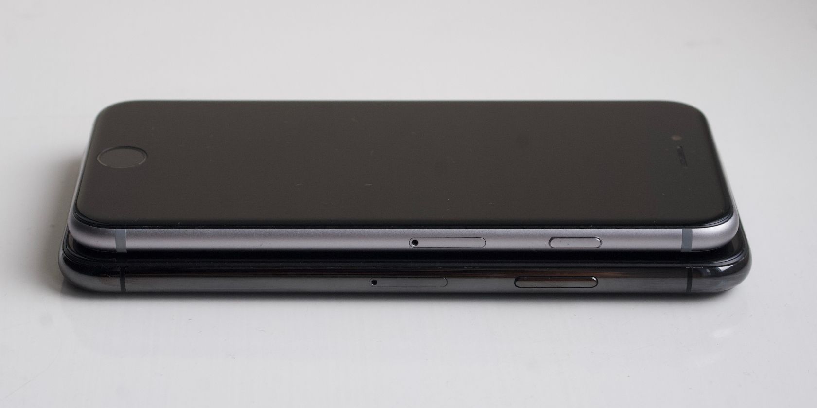 How to Remove a SIM Card From an iPhone