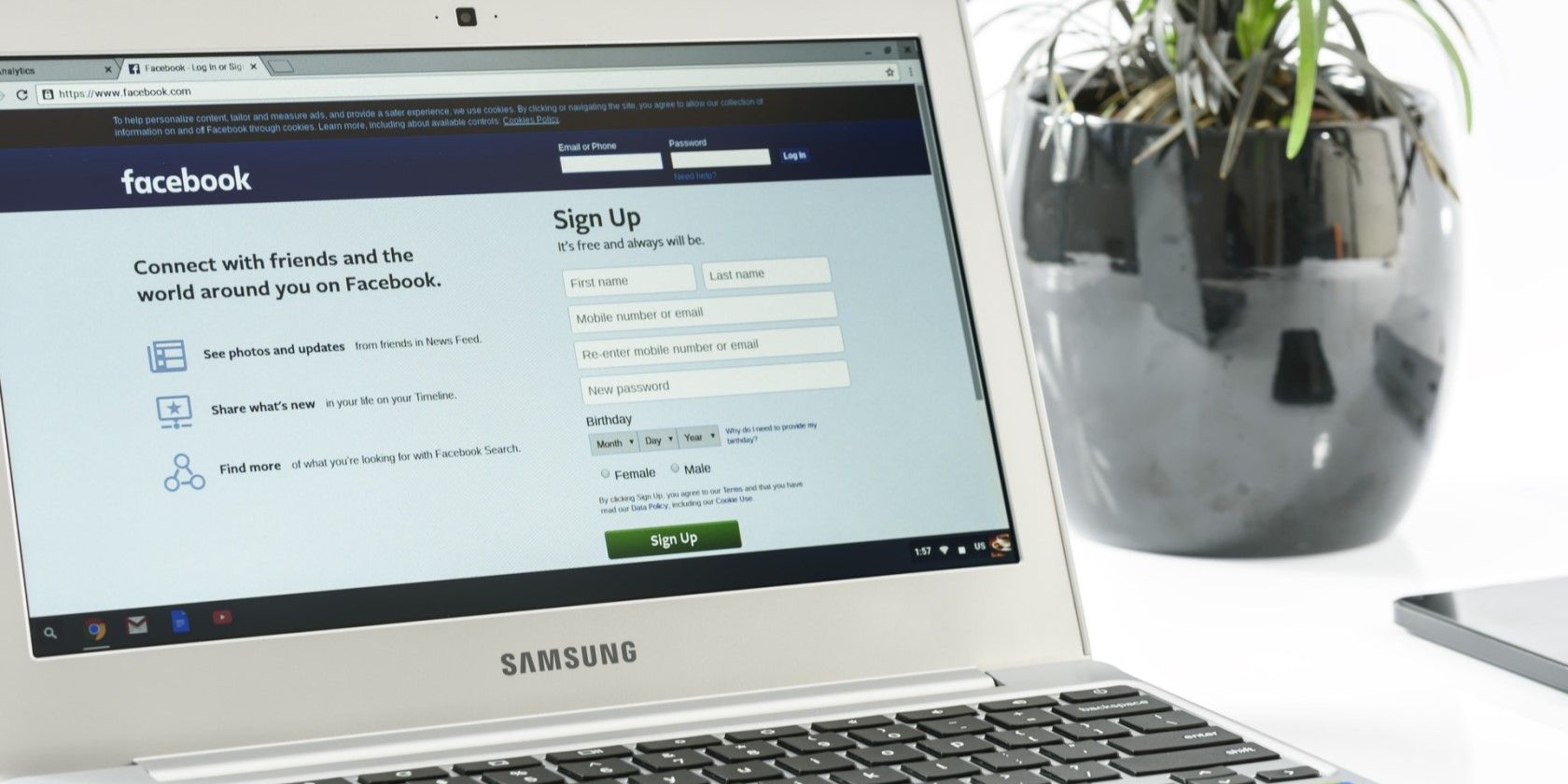 Facebook's Photo and Video Transfer Tool Now Supports Dropbox and Koofr