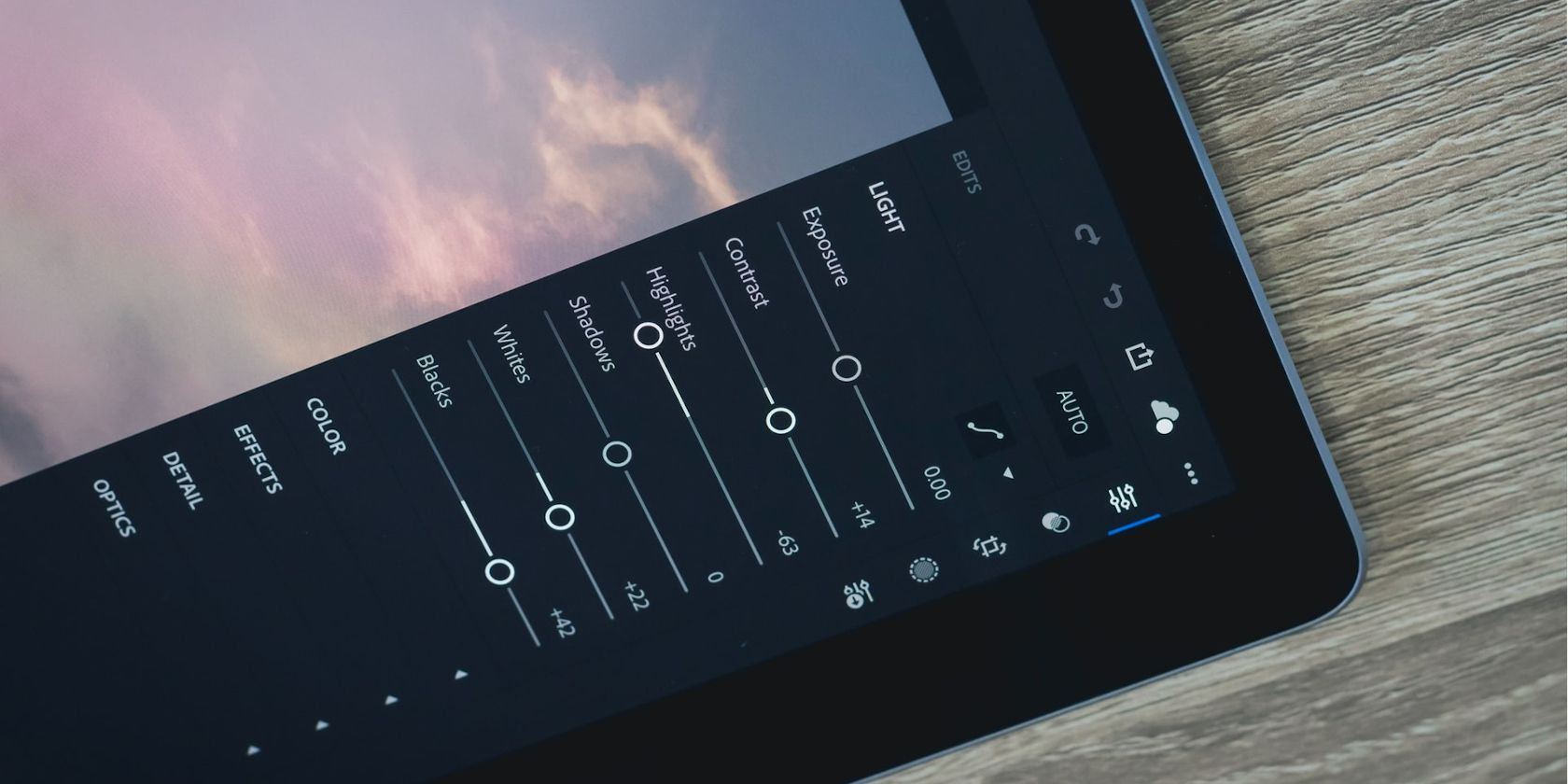 How to Secure Freelance Work on Reedsy's Marketplace