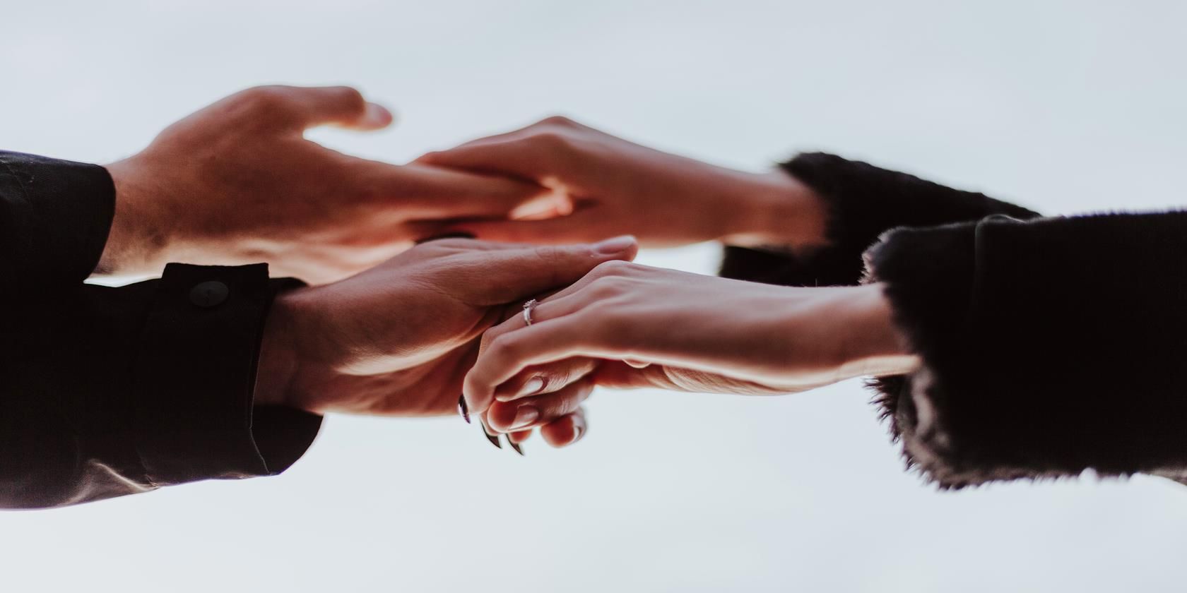 5 Ways Social Media Brings People Together