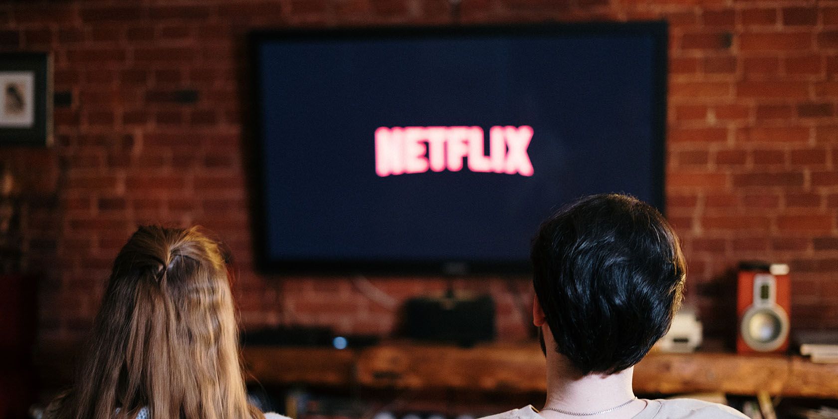 6 Reasons to Use the Netflix Shuffle Button to "Play Something"