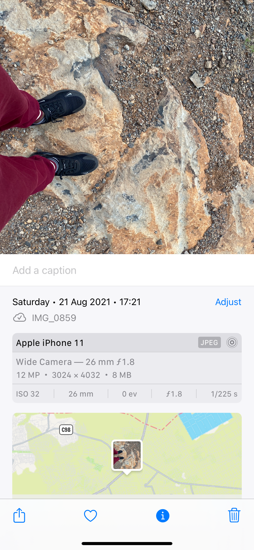 How to Adjust the Date, Time, and Location of Your Photos in iOS 15