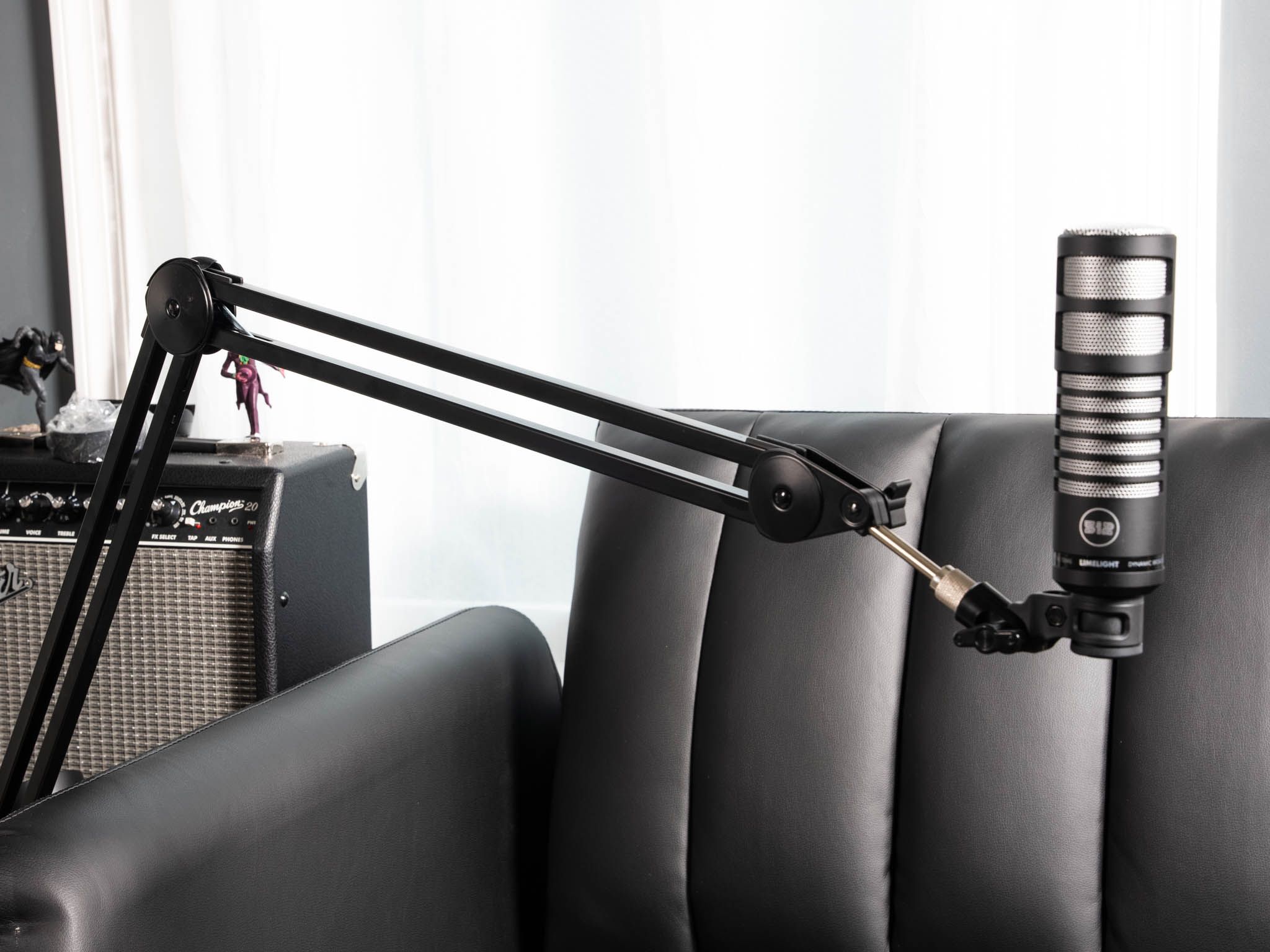 512 Audio Limelight: Dynamic XLR Microphone That Handles Noisy Rooms Well