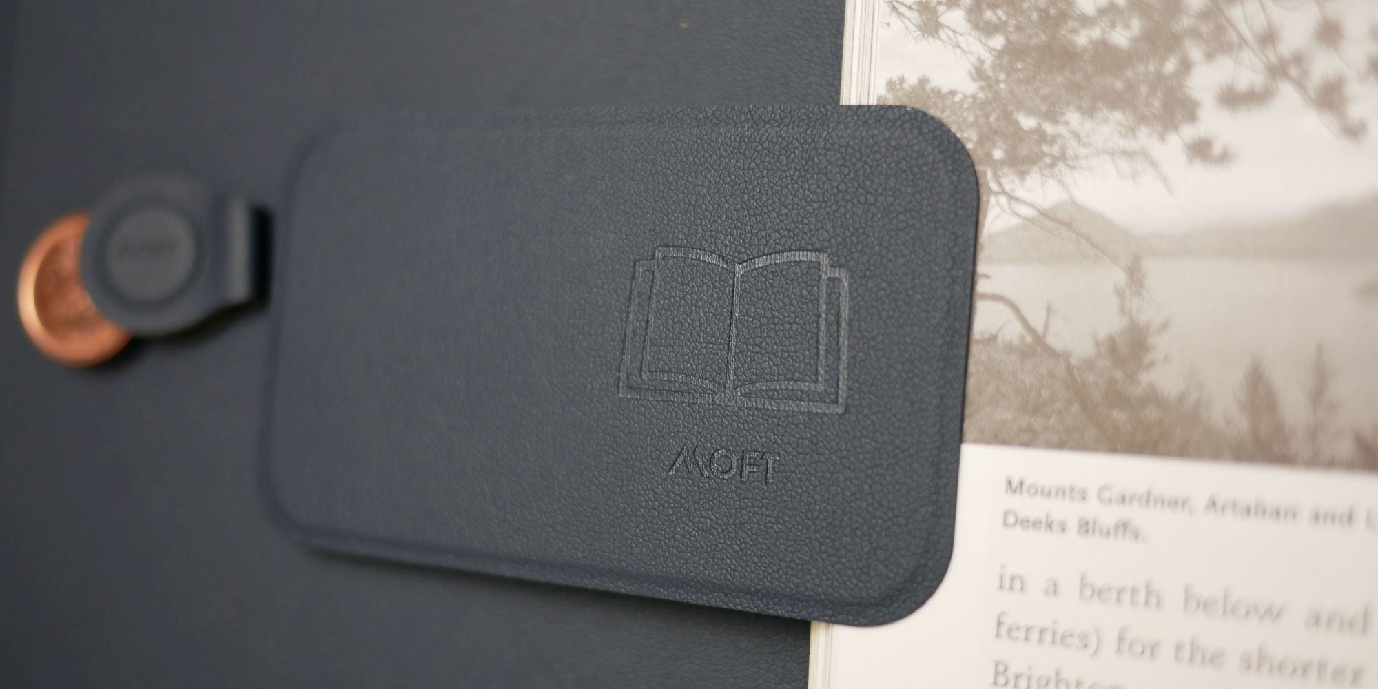 The MOFT Smart Desk Mat Helps You Organize Your Stuff