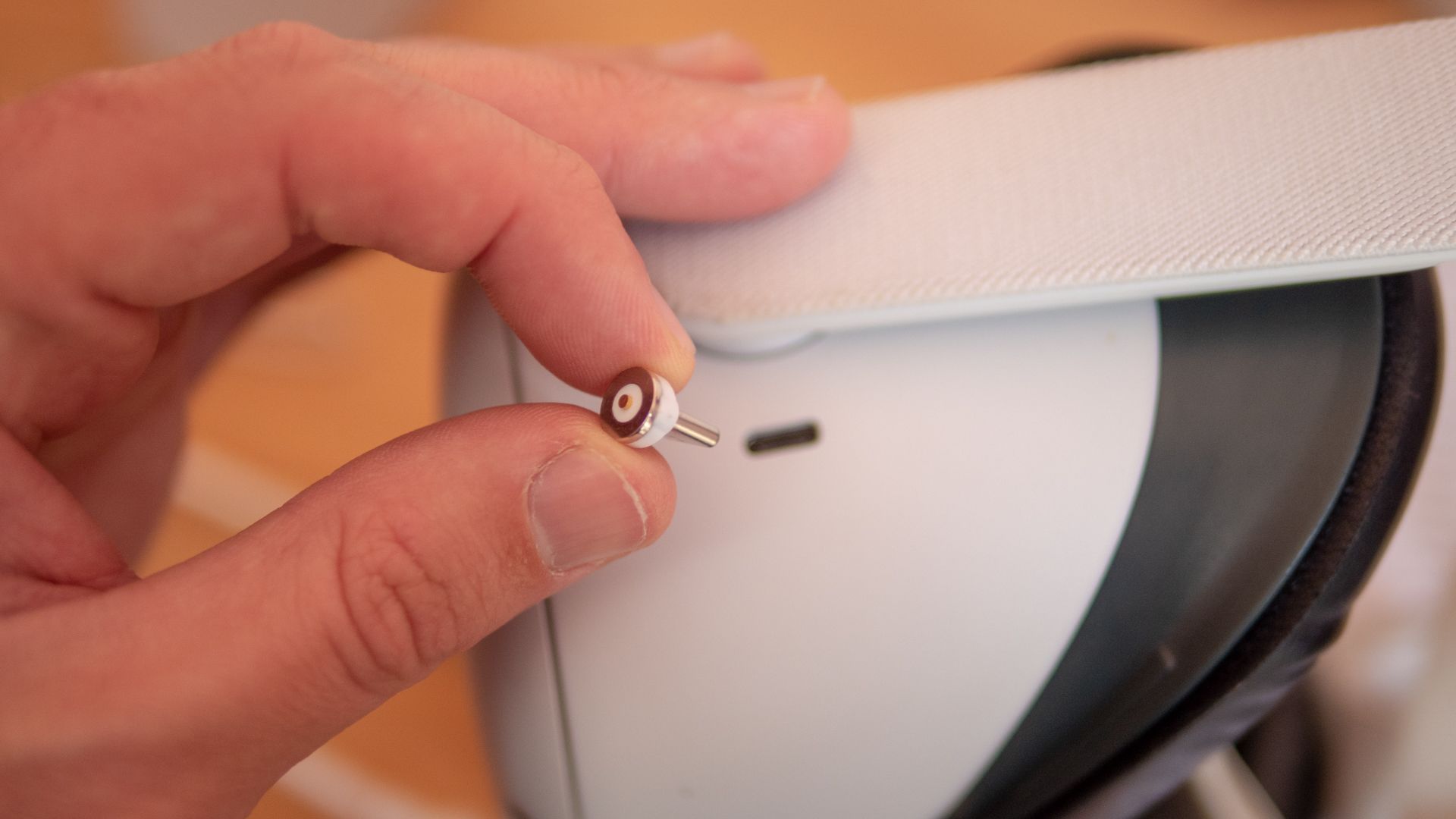 NexiGo Oculus Quest 2 Charging Dock: Hate Batteries? You’ll Love This