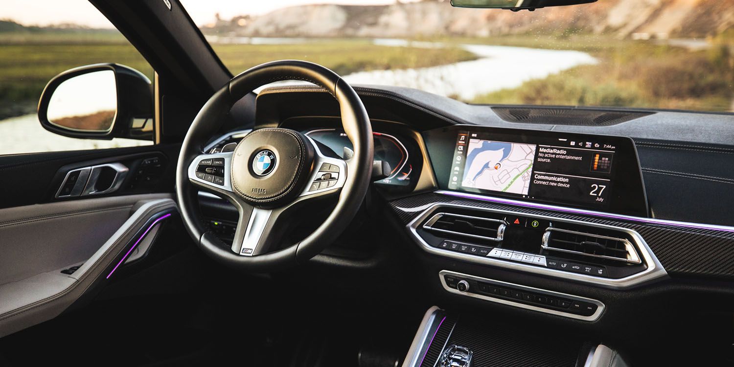 Standalone vs. Integrated Car Navigation Systems: What's the Best Option?