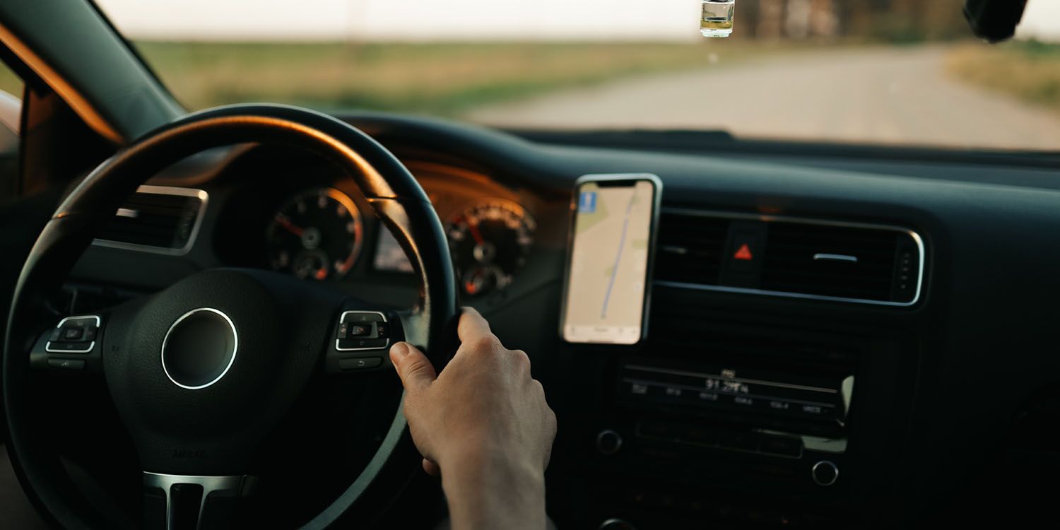 Standalone vs. Integrated Car Navigation Systems: What's the Best Option?