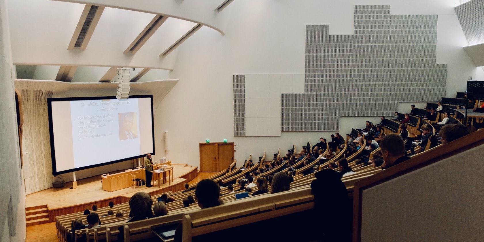 5 Ways to Use LinkedIn to Choose a University to Study At