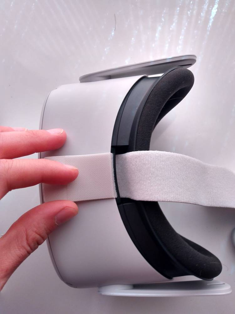How to Detach the Strap and Faceplate(s) From Your Oculus Quest 2