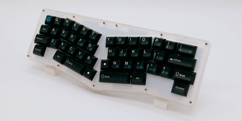 6 Ways to Reduce Pain While Typing on a Keyboard