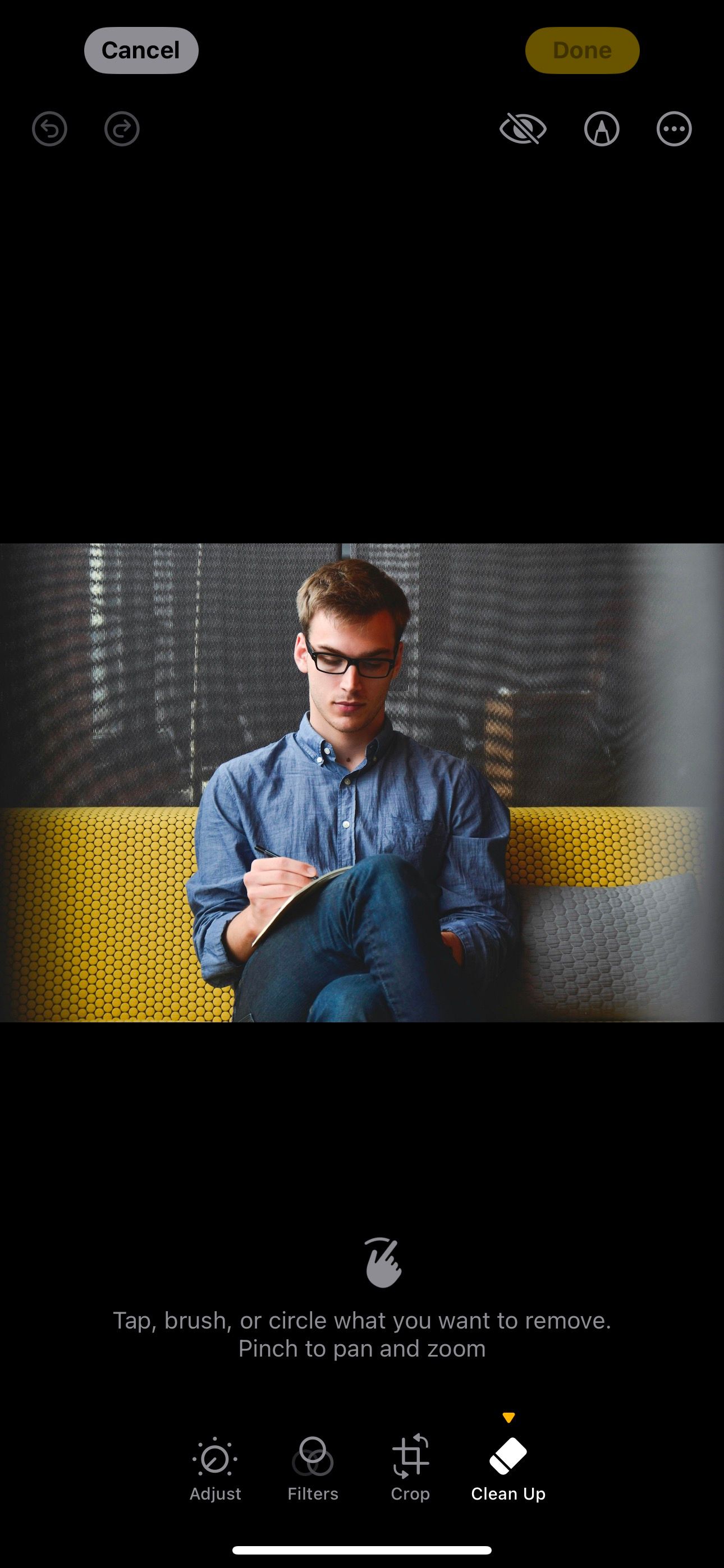 You Can Pixelate People's Faces in Photos Using iPhone's Clean Up Tool