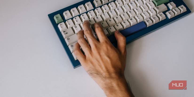 6 Ways to Reduce Pain While Typing on a Keyboard