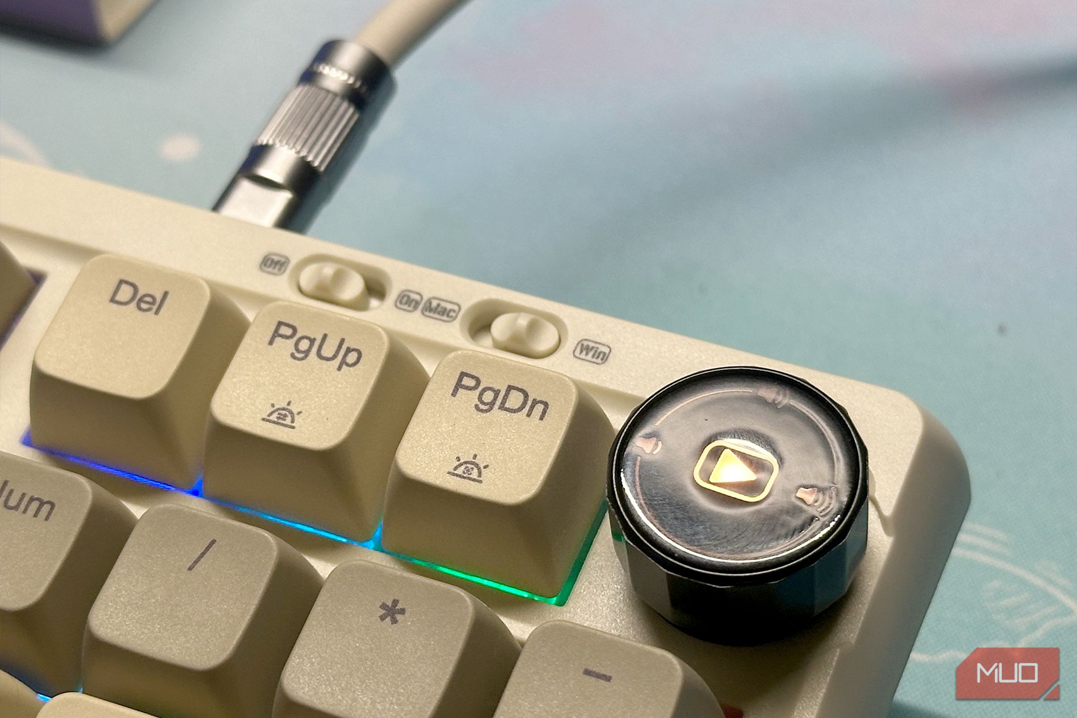 Epomaker RT100 Review: A Quiet and Comfortable Typing Experience