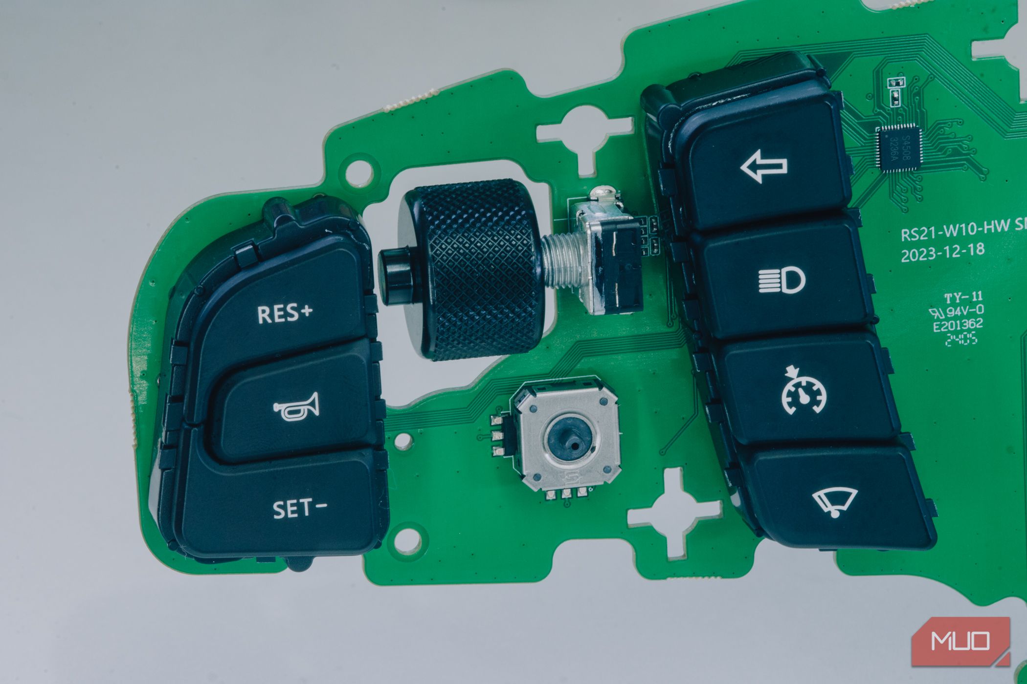 MOZA TSW Truck Wheel and Desk Clamp Review: The First of Its Kind