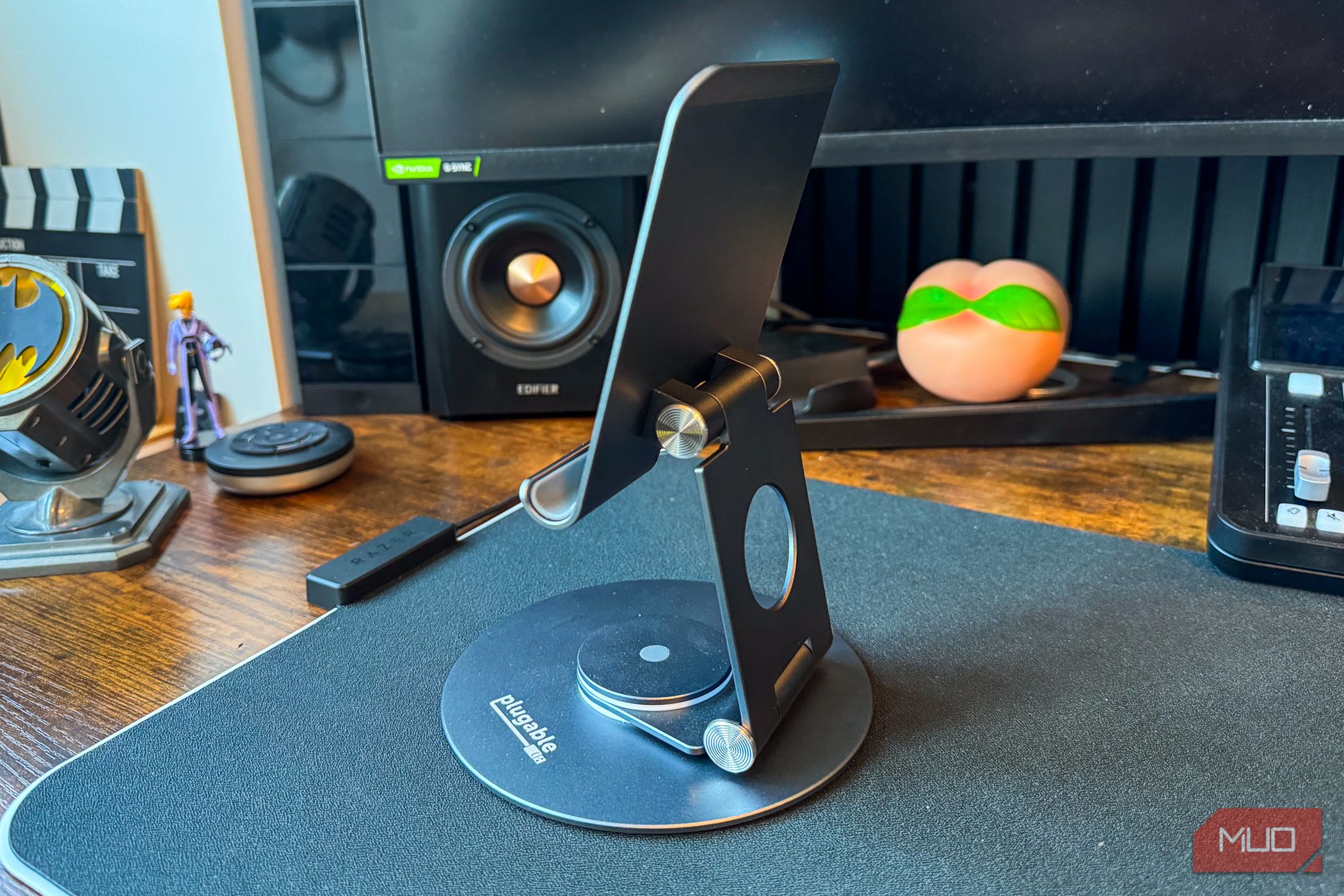 Plugable PT-STAND1 Review: This $25 Rotating 360-Degree Stand Does It All