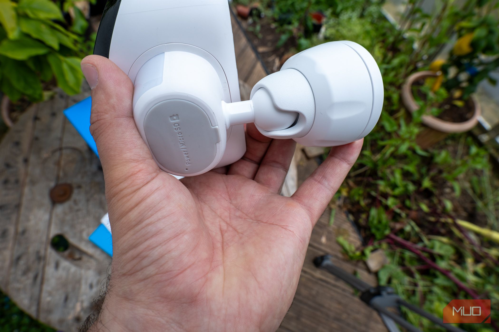 Reolink Argus 4 Pro Review: 180 Vision and Local Storage Makes This the ...