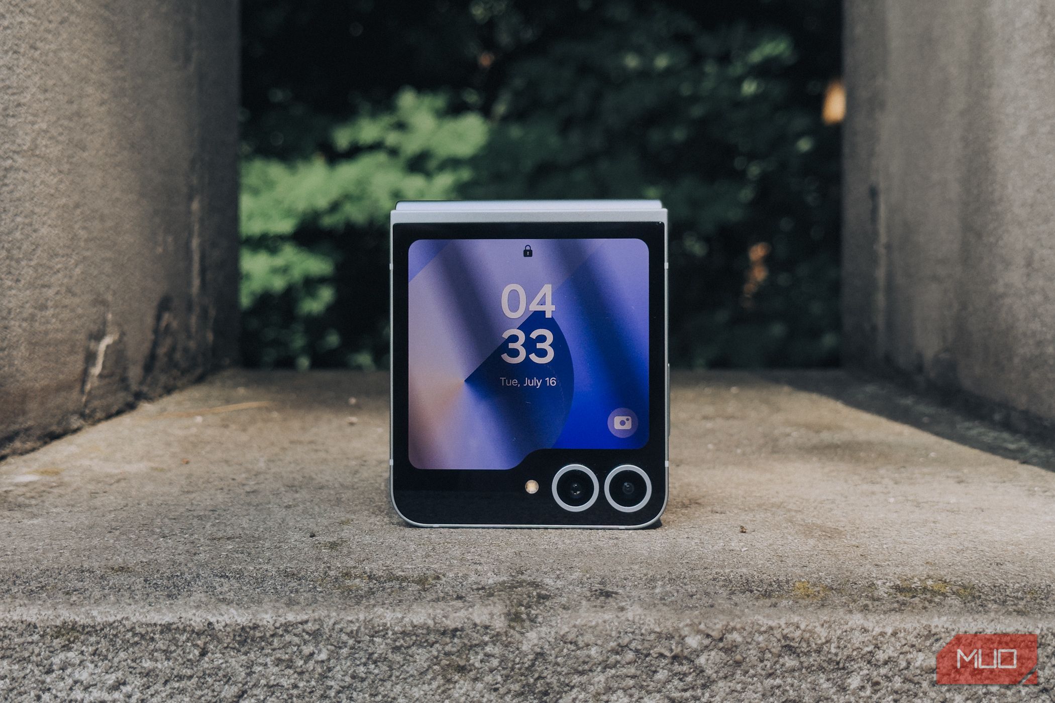 Samsung Galaxy Z Flip 6 Review: Mighty Small Update